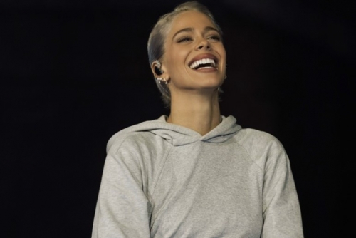 Tini volvió a reprogramar sus shows para presentar "Un Mechón de Pelo ...