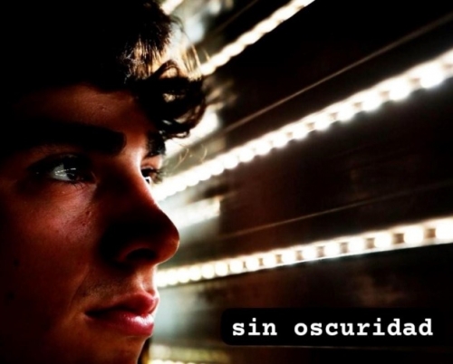 El Más Acá presenta su nuevo single y video: "Sin Oscuridad" - Quiero ...